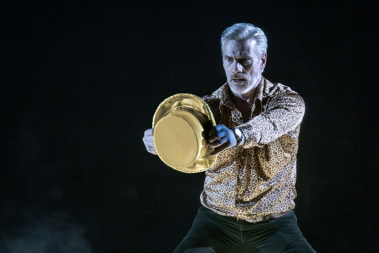 『コーラスライン』新・演出版でアダム・クーパーがザック役に「彼の多面的な人間性を表現できることに充実感を覚えます」｜チャコット