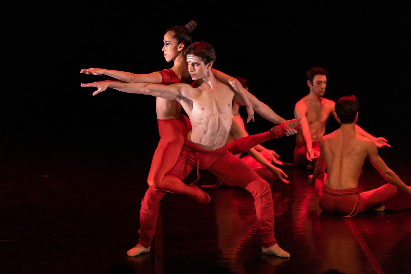 40年の時が流れてなお魅力的なベジャールの4作品が上演された、ベジャール・バレエ・ローザンヌのガルニエ公演｜チャコット